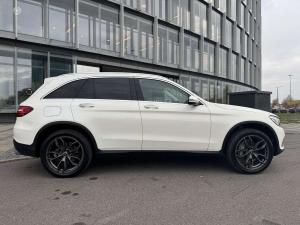 Белый Мерседес GLC 300 2019 в Вильнюс, объемом двигателя 1.99 л и пробегом 77 тыс. км за 24800 €, фото 8 на AUTOMOTO.COM.LV