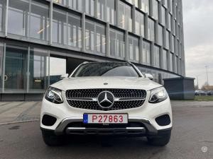 Белый Мерседес GLC 300 2019 в Вильнюс, объемом двигателя 1.99 л и пробегом 77 тыс. км за 24800 €, фото 10 на AUTOMOTO.COM.LV