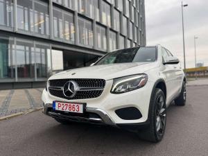 Белый Мерседес GLC 300 2019 в Вильнюс, объемом двигателя 1.99 л и пробегом 77 тыс. км за 24800 €, фото 11 на AUTOMOTO.COM.LV