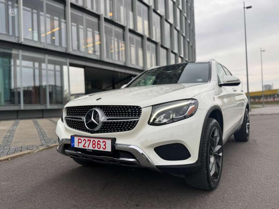 Белый Мерседес GLC 300 2019 в Вильнюс, объемом двигателя 1.99 л и пробегом 77 тыс. км за 24800 €, фото 11 на AUTOMOTO.COM.LV