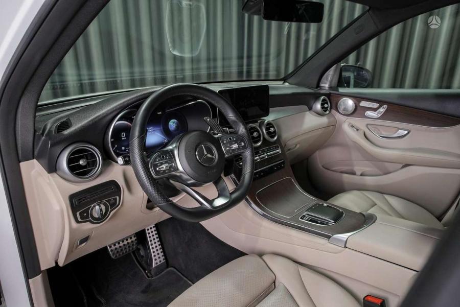 Balts Mercedes-Benz GLC 300 2020 Marijampole, ar dzinēja tilpumu 1.99 L un nobraukumu 81 tūkst. km par 27950 €, foto 26 vietnē AUTOMOTO.COM.LV