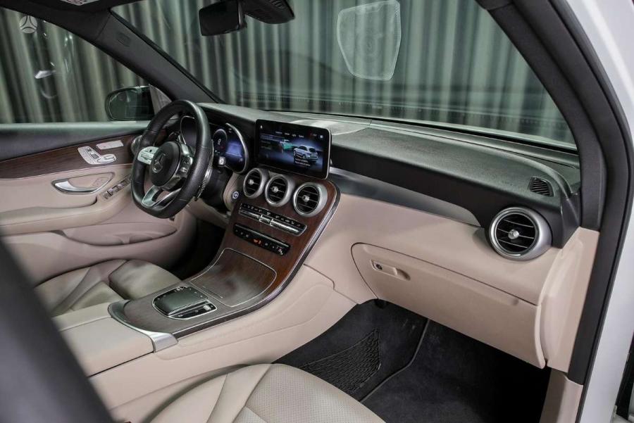 Balts Mercedes-Benz GLC 300 2020 Marijampole, ar dzinēja tilpumu 1.99 L un nobraukumu 81 tūkst. km par 27950 €, foto 37 vietnē AUTOMOTO.COM.LV