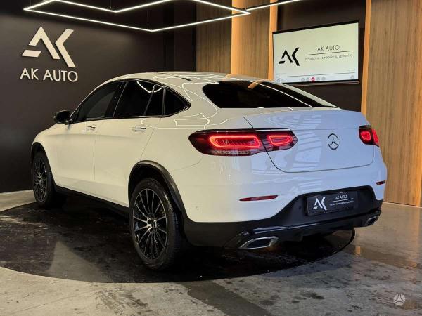 White Mercedes-Benz GLC 300 2020 in Kaunas, with an engine capacity of 1.95 L and mileage of 62 thousand km for 37990 €, photo 8 on AUTOMOTO.COM.LV