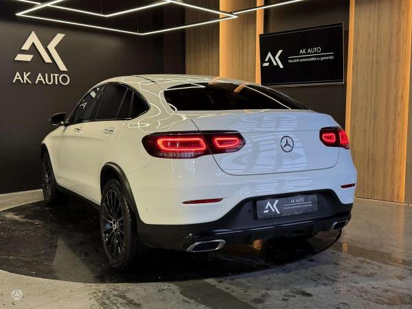 White Mercedes-Benz GLC 300 2020 in Kaunas, with an engine capacity of 1.95 L and mileage of 62 thousand km for 37990 €, photo 9 on AUTOMOTO.COM.LV
