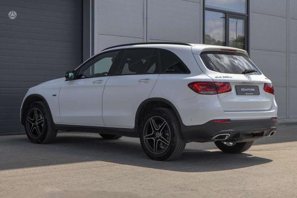 Balts Mercedes-Benz GLC 300 2020 Kauņa, ar dzinēja tilpumu 1.95 L un nobraukumu 226 tūkst. km par 27999 €, foto 8 vietnē AUTOMOTO.COM.LV