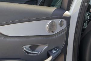 Balts Mercedes-Benz GLC 300 2020 Kauņa, ar dzinēja tilpumu 1.95 L un nobraukumu 226 tūkst. km par 27999 €, foto 24 vietnē AUTOMOTO.COM.LV