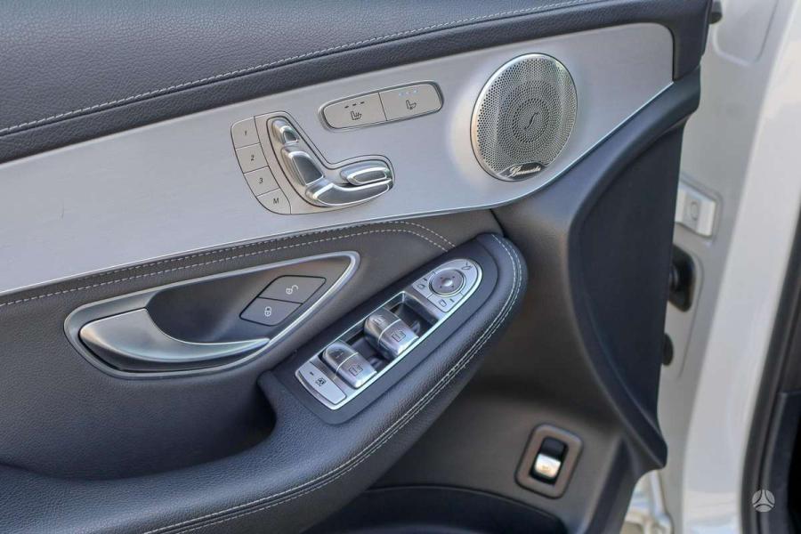 Balts Mercedes-Benz GLC 300 2020 Kauņa, ar dzinēja tilpumu 1.95 L un nobraukumu 226 tūkst. km par 27999 €, foto 28 vietnē AUTOMOTO.COM.LV