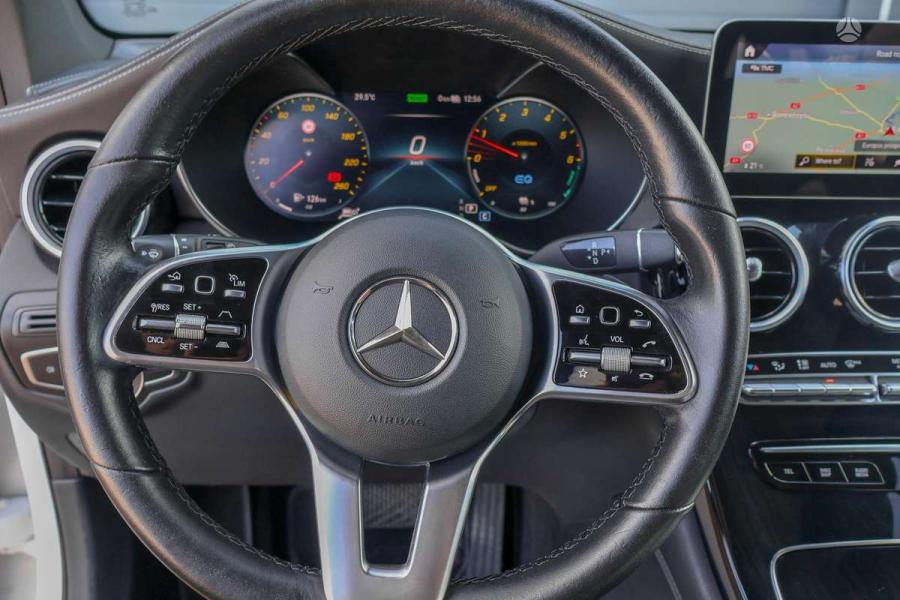 Balts Mercedes-Benz GLC 300 2020 Kauņa, ar dzinēja tilpumu 1.95 L un nobraukumu 226 tūkst. km par 27999 €, foto 33 vietnē AUTOMOTO.COM.LV