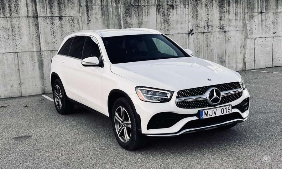 White Mercedes-Benz GLC 300 2020 in Vilnius, with an engine capacity of 1.99 L and mileage of 135 thousand km for 24500 €, photo 8 on AUTOMOTO.COM.LV