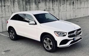 White Mercedes-Benz GLC 300 2020 in Vilnius, with an engine capacity of 1.99 L and mileage of 135 thousand km for 24500 €, photo 9 on AUTOMOTO.COM.LV
