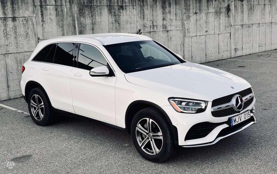 White Mercedes-Benz GLC 300 2020 in Vilnius, with an engine capacity of 1.99 L and mileage of 135 thousand km for 24500 €, photo 9 on AUTOMOTO.COM.LV