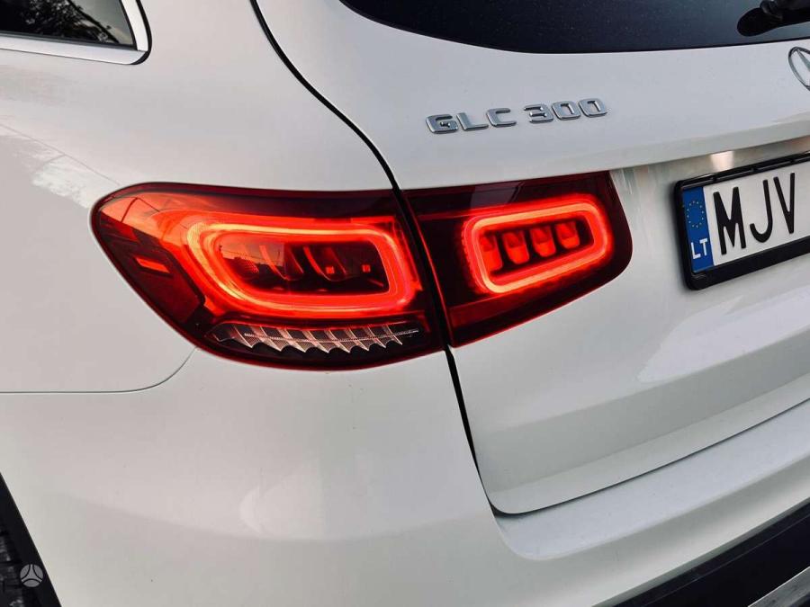 White Mercedes-Benz GLC 300 2020 in Vilnius, with an engine capacity of 1.99 L and mileage of 135 thousand km for 24500 €, photo 13 on AUTOMOTO.COM.LV