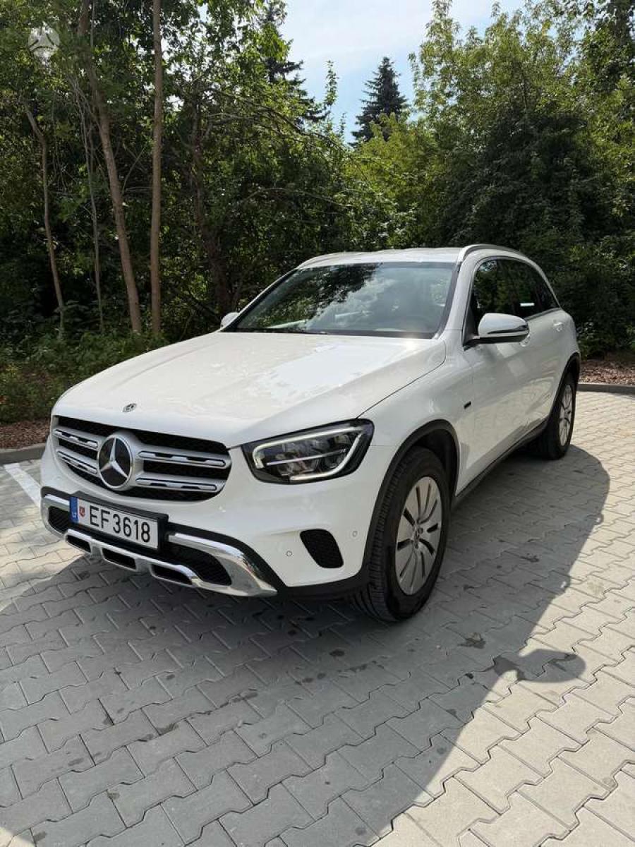 Balts Mercedes-Benz GLC 300 2020 Viļņa, ar dzinēja tilpumu 1.99 L un nobraukumu 158 tūkst. km par 26500 €, foto 4 vietnē AUTOMOTO.COM.LV