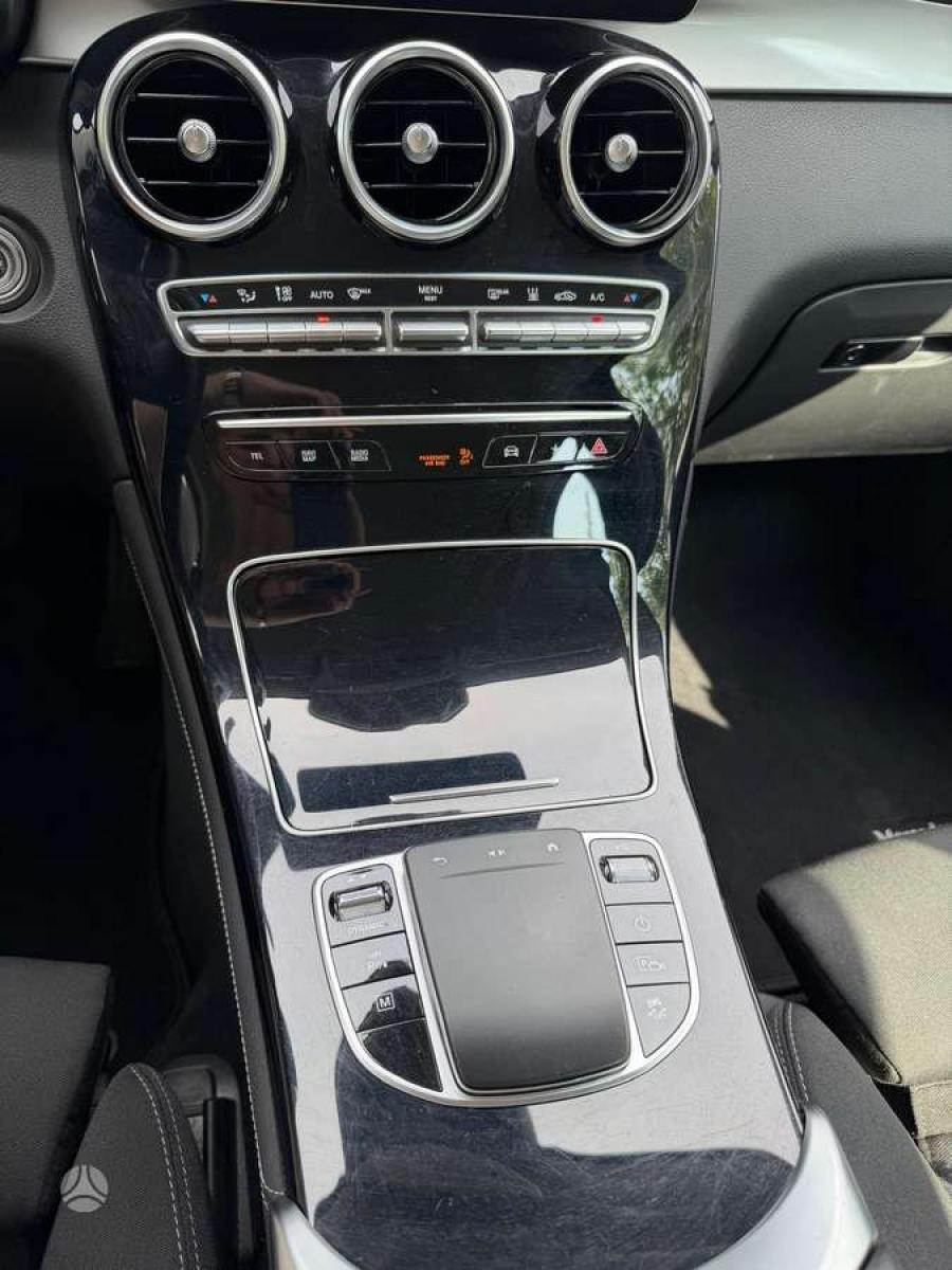 Balts Mercedes-Benz GLC 300 2020 Viļņa, ar dzinēja tilpumu 1.99 L un nobraukumu 158 tūkst. km par 26500 €, foto 14 vietnē AUTOMOTO.COM.LV