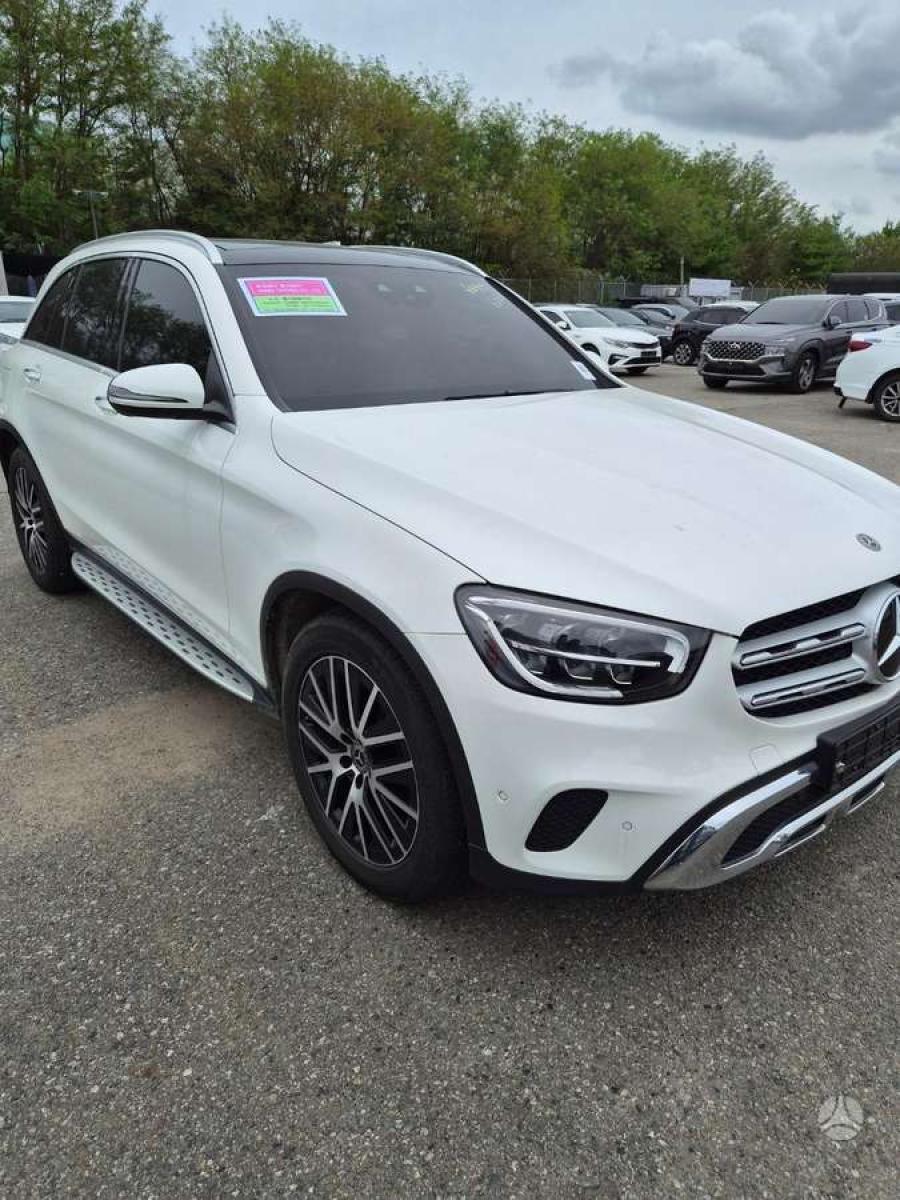 Белый Мерседес GLC 300 2020 в Каунас, объемом двигателя 1.99 л и пробегом 151 тыс. км за 23900 €, фото 3 на AUTOMOTO.COM.LV