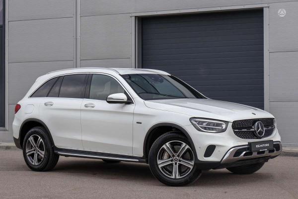 Balts Mercedes-Benz GLC 300 2020 Kauņa, ar dzinēja tilpumu 1.95 L un nobraukumu 203 tūkst. km par 27999 €, foto 1 vietnē AUTOMOTO.COM.LV