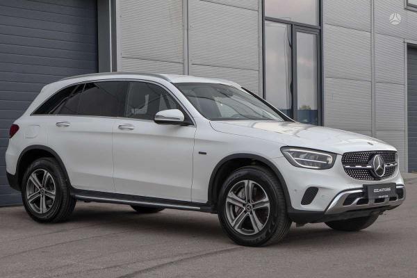 Balts Mercedes-Benz GLC 300 2020 Kauņa, ar dzinēja tilpumu 1.95 L un nobraukumu 203 tūkst. km par 27999 €, foto 4 vietnē AUTOMOTO.COM.LV