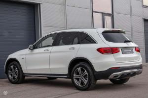 White Mercedes-Benz GLC 300 2020 in Kaunas, with an engine capacity of 1.95 L and mileage of 203 thousand km for 27999 €, photo 9 on AUTOMOTO.COM.LV