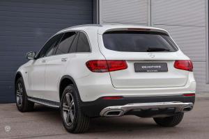 White Mercedes-Benz GLC 300 2020 in Kaunas, with an engine capacity of 1.95 L and mileage of 203 thousand km for 27999 €, photo 10 on AUTOMOTO.COM.LV