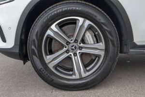 White Mercedes-Benz GLC 300 2020 in Kaunas, with an engine capacity of 1.95 L and mileage of 203 thousand km for 27999 €, photo 22 on AUTOMOTO.COM.LV
