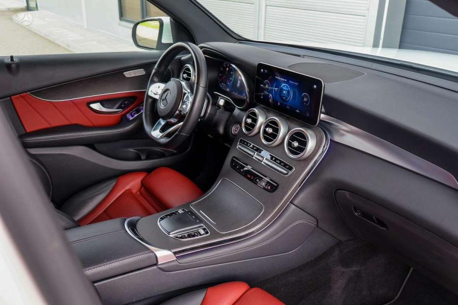 White Mercedes-Benz GLC 300 2020 in Kaunas, with an engine capacity of 1.95 L and mileage of 203 thousand km for 27999 €, photo 24 on AUTOMOTO.COM.LV