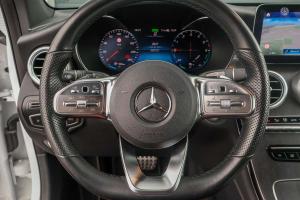 White Mercedes-Benz GLC 300 2020 in Kaunas, with an engine capacity of 1.95 L and mileage of 203 thousand km for 27999 €, photo 28 on AUTOMOTO.COM.LV