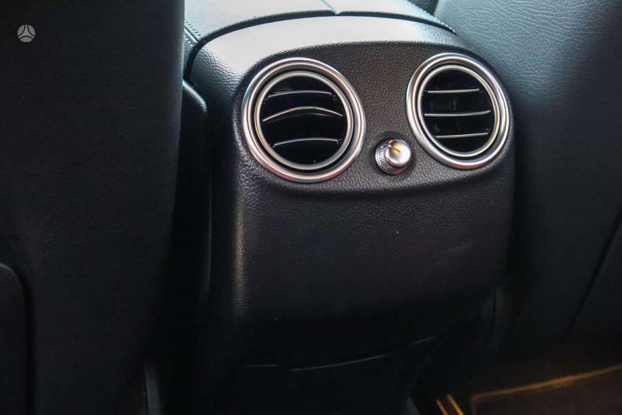 White Mercedes-Benz GLC 300 2020 in Kaunas, with an engine capacity of 1.95 L and mileage of 203 thousand km for 27999 €, photo 48 on AUTOMOTO.COM.LV