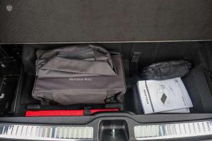 White Mercedes-Benz GLC 300 2020 in Kaunas, with an engine capacity of 1.95 L and mileage of 203 thousand km for 27999 €, photo 54 on AUTOMOTO.COM.LV