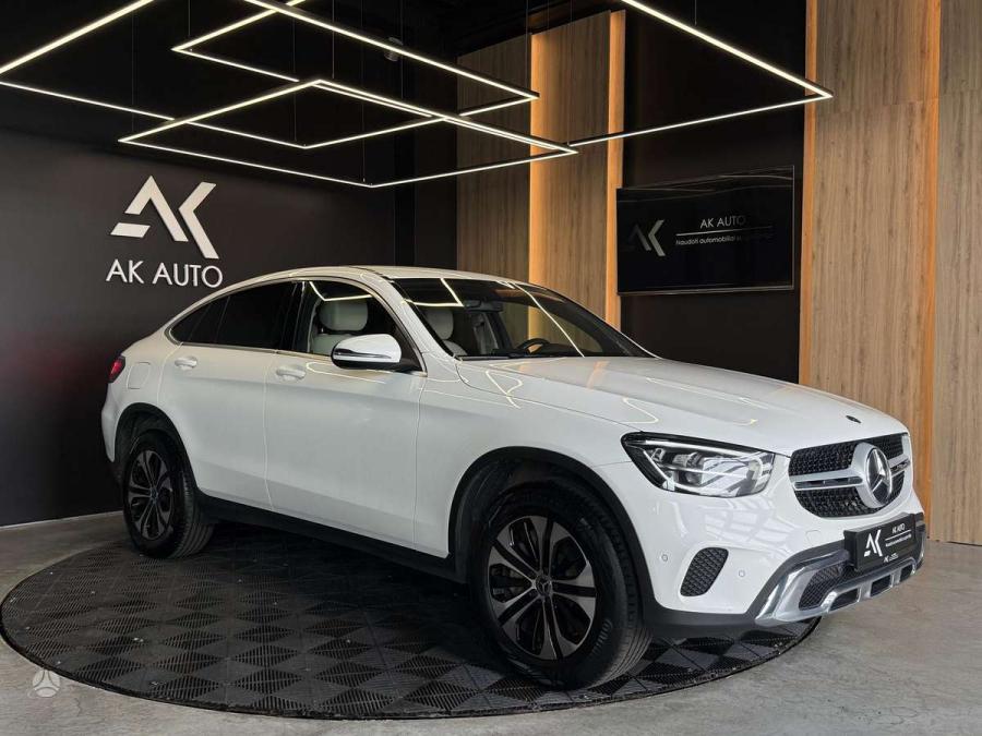 Balts Mercedes-Benz GLC 300 2020 Kauņa, ar dzinēja tilpumu 1.99 L un nobraukumu 148 tūkst. km par 32990 €, foto 3 vietnē AUTOMOTO.COM.LV