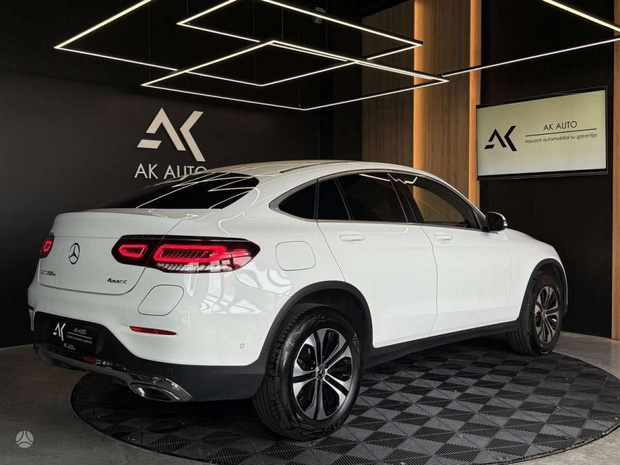 Balts Mercedes-Benz GLC 300 2020 Kauņa, ar dzinēja tilpumu 1.99 L un nobraukumu 148 tūkst. km par 32990 €, foto 13 vietnē AUTOMOTO.COM.LV