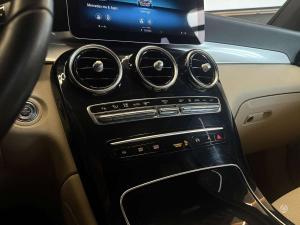 Balts Mercedes-Benz GLC 300 2020 Kauņa, ar dzinēja tilpumu 1.99 L un nobraukumu 148 tūkst. km par 32990 €, foto 24 vietnē AUTOMOTO.COM.LV