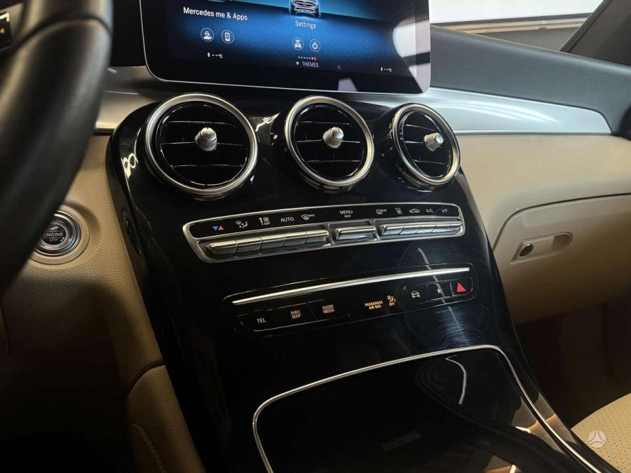 Balts Mercedes-Benz GLC 300 2020 Kauņa, ar dzinēja tilpumu 1.99 L un nobraukumu 148 tūkst. km par 32990 €, foto 24 vietnē AUTOMOTO.COM.LV