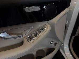 Balts Mercedes-Benz GLC 300 2020 Kauņa, ar dzinēja tilpumu 1.99 L un nobraukumu 148 tūkst. km par 32990 €, foto 25 vietnē AUTOMOTO.COM.LV