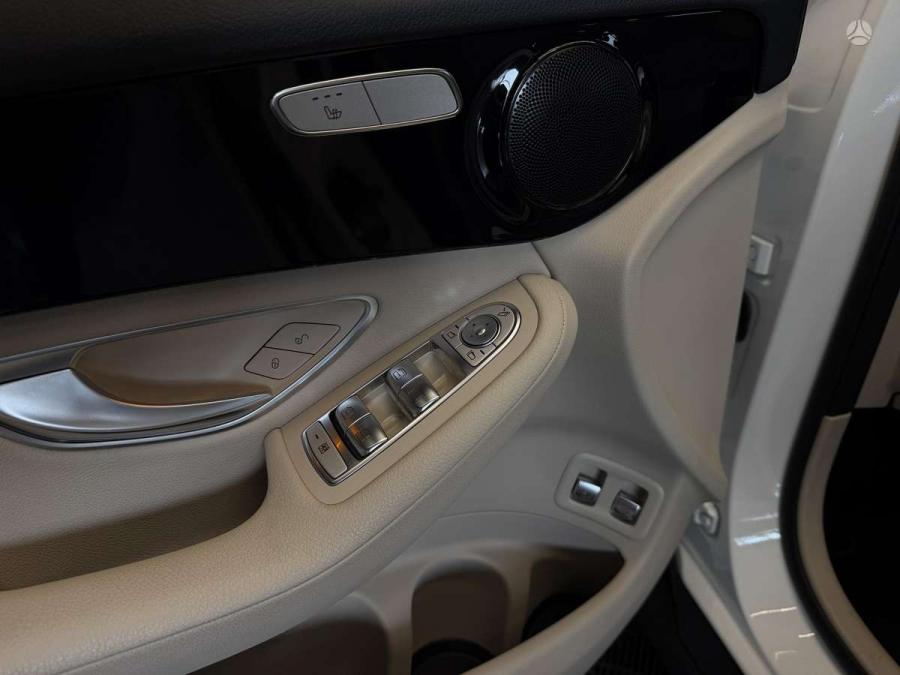 Balts Mercedes-Benz GLC 300 2020 Kauņa, ar dzinēja tilpumu 1.99 L un nobraukumu 148 tūkst. km par 32990 €, foto 25 vietnē AUTOMOTO.COM.LV