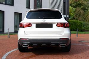 White Mercedes-Benz GLC 300 2020 in Vilnius, with an engine capacity of 1.99 L and mileage of 110 thousand km for 23950 €, photo 6 on AUTOMOTO.COM.LV