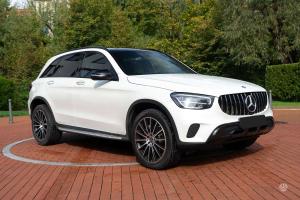 White Mercedes-Benz GLC 300 2020 in Vilnius, with an engine capacity of 1.99 L and mileage of 110 thousand km for 23950 €, photo 10 on AUTOMOTO.COM.LV