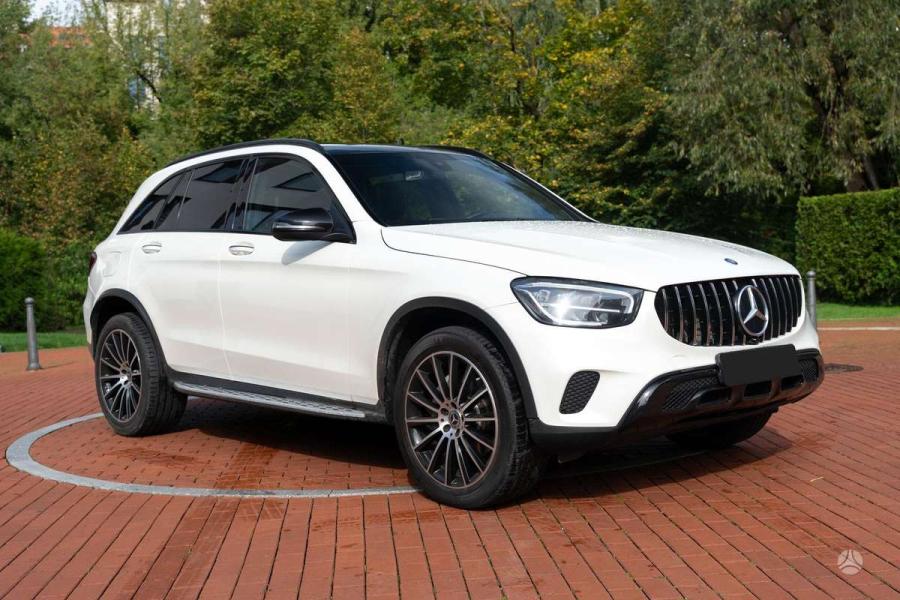 White Mercedes-Benz GLC 300 2020 in Vilnius, with an engine capacity of 1.99 L and mileage of 110 thousand km for 23950 €, photo 10 on AUTOMOTO.COM.LV