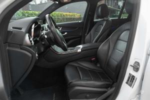 White Mercedes-Benz GLC 300 2020 in Vilnius, with an engine capacity of 1.99 L and mileage of 110 thousand km for 23950 €, photo 13 on AUTOMOTO.COM.LV