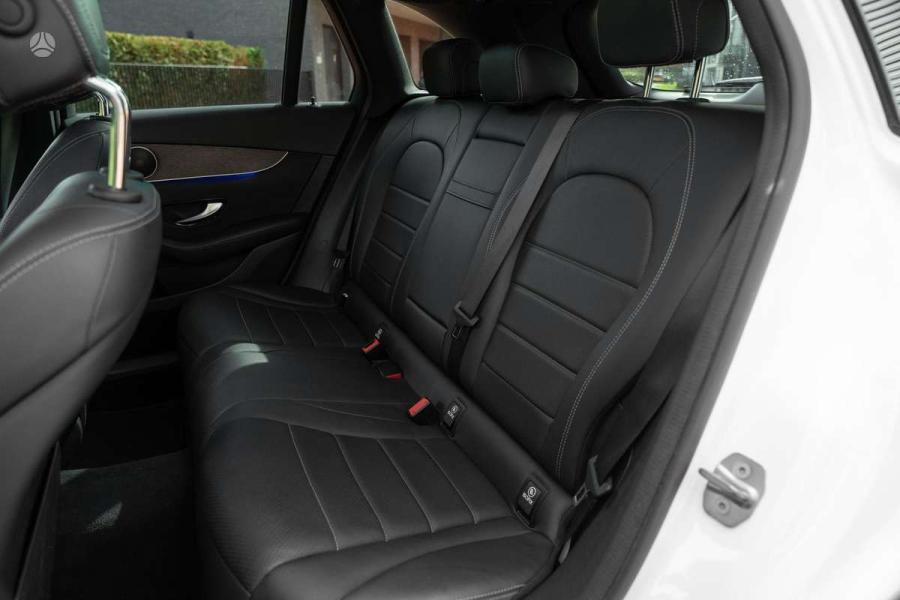 White Mercedes-Benz GLC 300 2020 in Vilnius, with an engine capacity of 1.99 L and mileage of 110 thousand km for 23950 €, photo 14 on AUTOMOTO.COM.LV