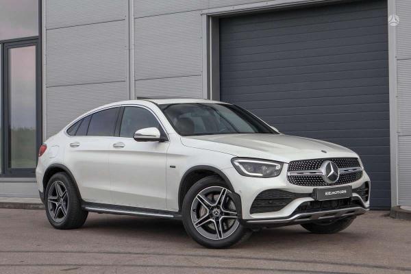 Mercedes-Benz GLC 300 2020 in Kaunas on AUTOMOTO.COM.LV White Mercedes-Benz GLC 300 2020 in Kaunas, with an engine capacity of 1.99 L and mileage of 163 thousand km for 34999 €, photo 1 on AUTOMOTO.COM.LV
