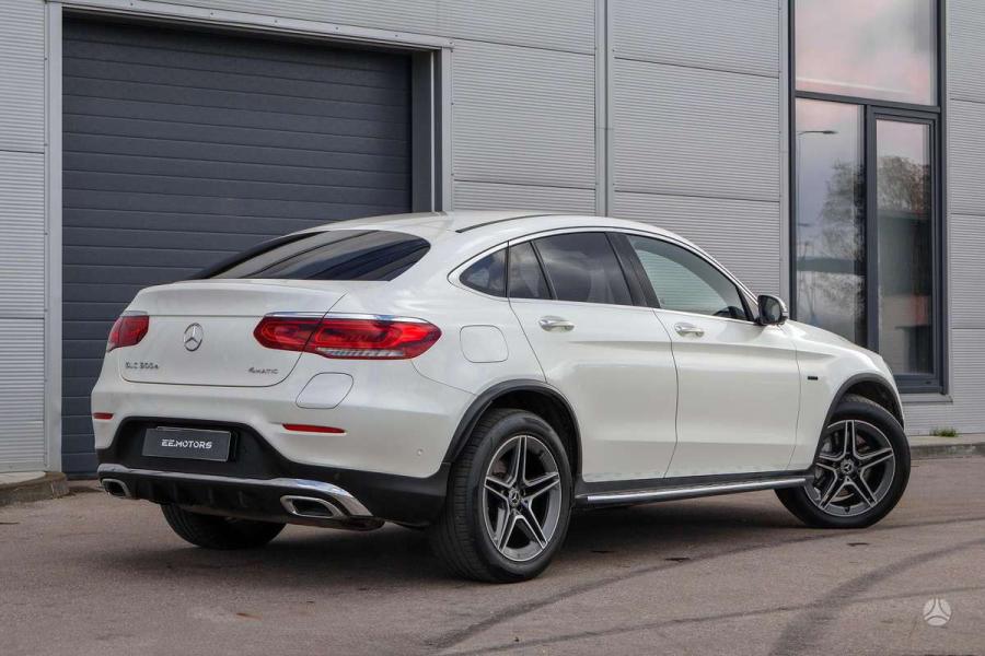 Balts Mercedes-Benz GLC 300 2020 Kauņa, ar dzinēja tilpumu 1.99 L un nobraukumu 163 tūkst. km par 34999 €, foto 3 vietnē AUTOMOTO.COM.LV