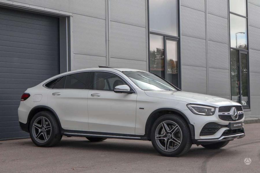 Balts Mercedes-Benz GLC 300 2020 Kauņa, ar dzinēja tilpumu 1.99 L un nobraukumu 163 tūkst. km par 34999 €, foto 4 vietnē AUTOMOTO.COM.LV