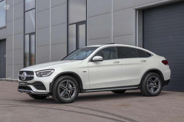 Mercedes-Benz GLC 300 2020 in Kaunas on AUTOMOTO.COM.LV White Mercedes-Benz GLC 300 2020 in Kaunas, with an engine capacity of 1.99 L and mileage of 163 thousand km for 34999 €, photo 8 on AUTOMOTO.COM.LV