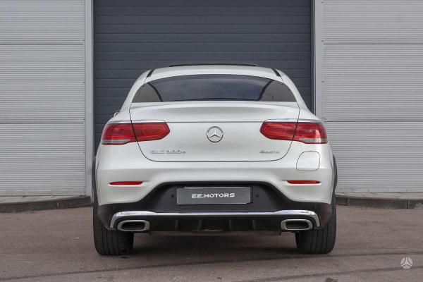 Mercedes-Benz GLC 300 2020 in Kaunas on AUTOMOTO.COM.LV White Mercedes-Benz GLC 300 2020 in Kaunas, with an engine capacity of 1.99 L and mileage of 163 thousand km for 34999 €, photo 11 on AUTOMOTO.COM.LV