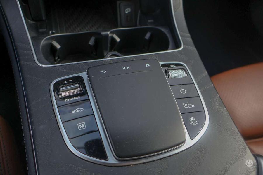 Balts Mercedes-Benz GLC 300 2020 Kauņa, ar dzinēja tilpumu 1.99 L un nobraukumu 163 tūkst. km par 34999 €, foto 38 vietnē AUTOMOTO.COM.LV