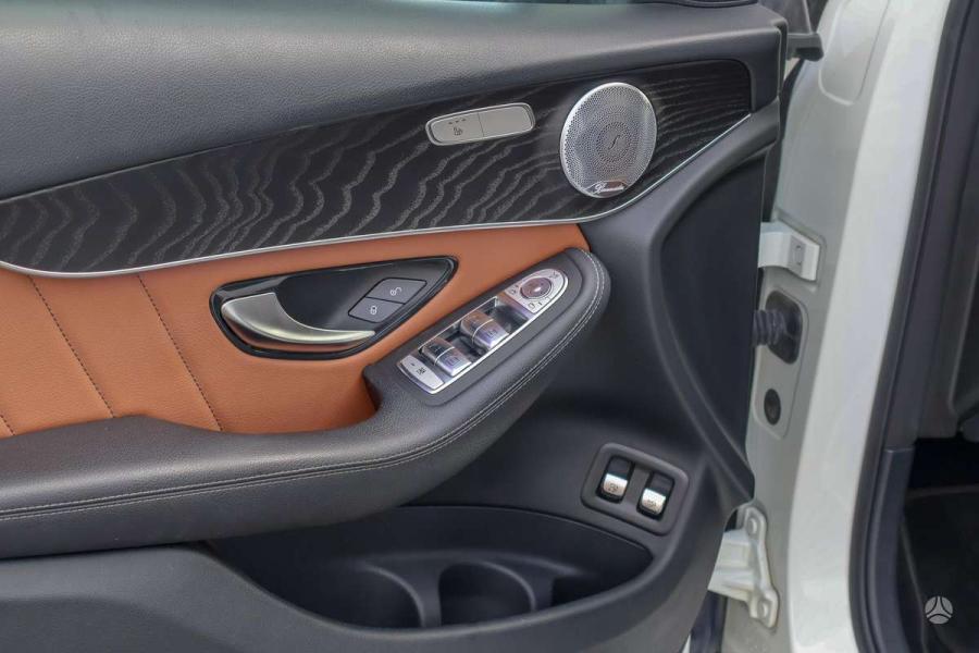 Balts Mercedes-Benz GLC 300 2020 Kauņa, ar dzinēja tilpumu 1.99 L un nobraukumu 163 tūkst. km par 34999 €, foto 48 vietnē AUTOMOTO.COM.LV