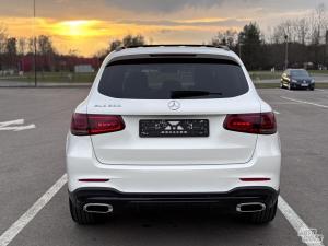 Balts Mercedes-Benz GLC 300 2021 Kauņa, ar dzinēja tilpumu 2.00 L un nobraukumu 105 tūkst. km par 28999 €, foto 5 vietnē AUTOMOTO.COM.LV