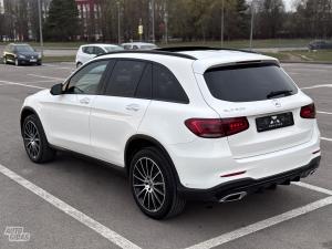 Balts Mercedes-Benz GLC 300 2021 Kauņa, ar dzinēja tilpumu 2.00 L un nobraukumu 105 tūkst. km par 28999 €, foto 6 vietnē AUTOMOTO.COM.LV