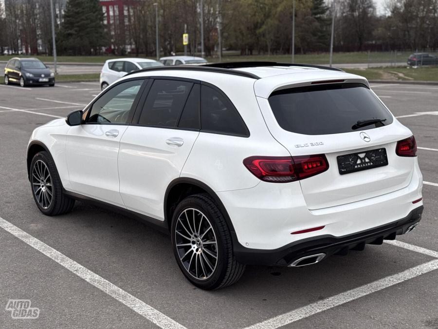 Balts Mercedes-Benz GLC 300 2021 Kauņa, ar dzinēja tilpumu 2.00 L un nobraukumu 105 tūkst. km par 28999 €, foto 6 vietnē AUTOMOTO.COM.LV