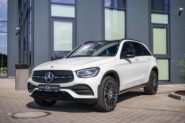 Balts Mercedes-Benz GLC 300 2021 Kauņa, ar dzinēja tilpumu 2.00 L un nobraukumu 106 tūkst. km par 29950 €, foto 2 vietnē AUTOMOTO.COM.LV